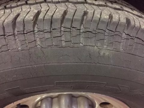 Tire Sidewall Cracking Between Treads: When Are They Unsafe?